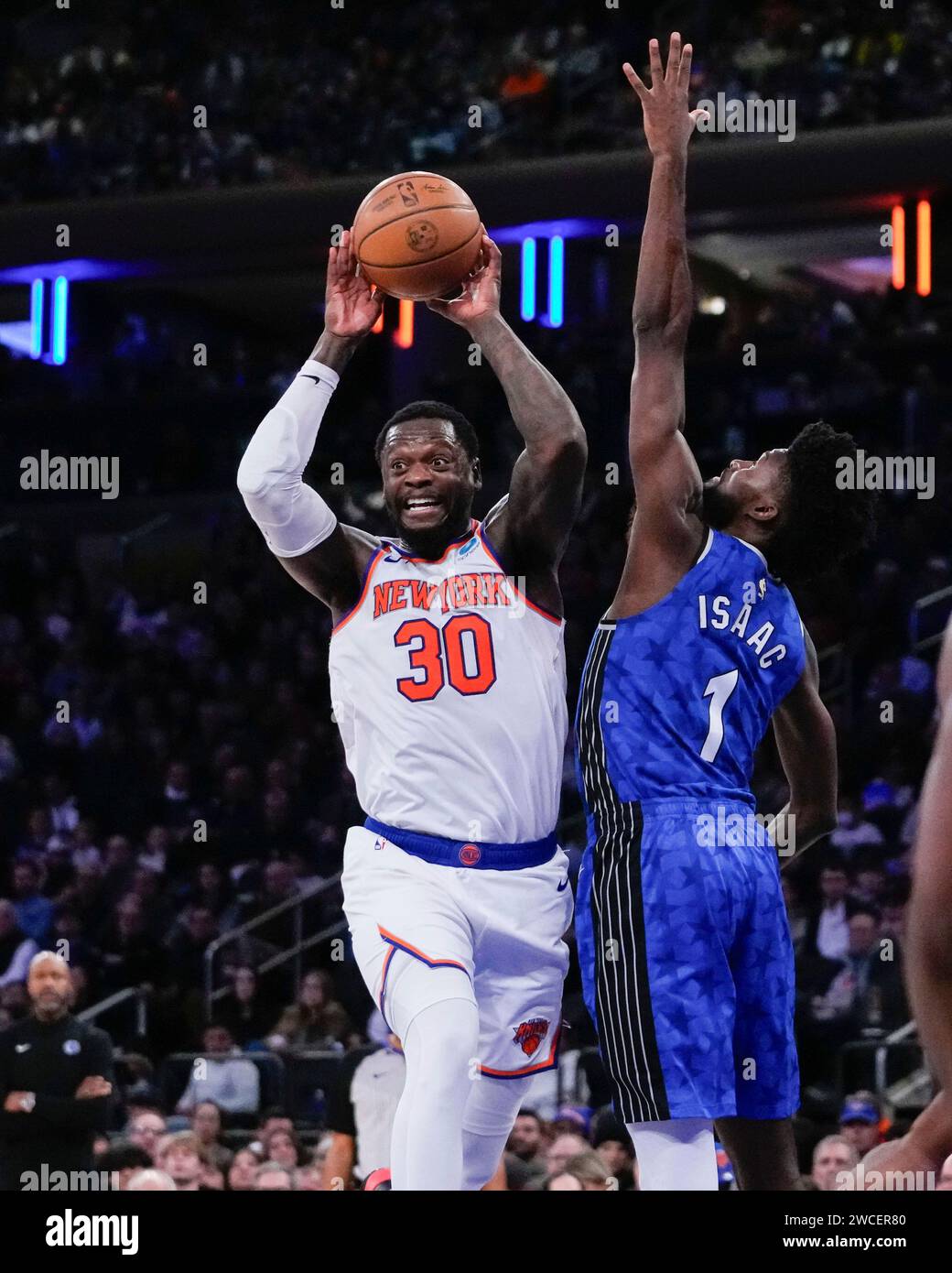 New York Knicks' Julius Randle (30) looks to pass the ball away from ...