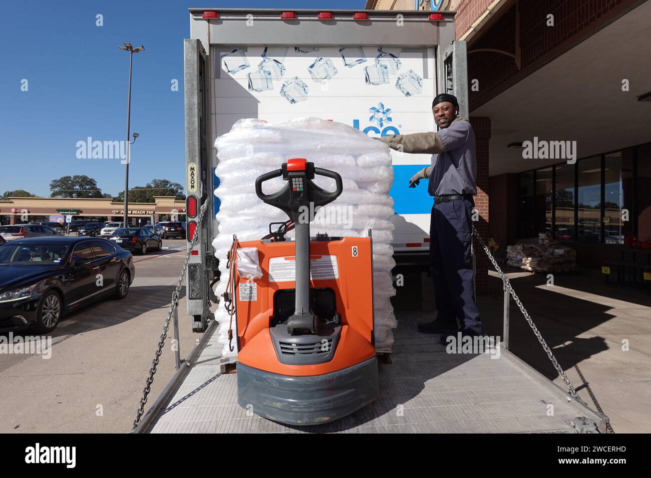 Reddy ice delivery truck hi-res stock photography and images - Alamy