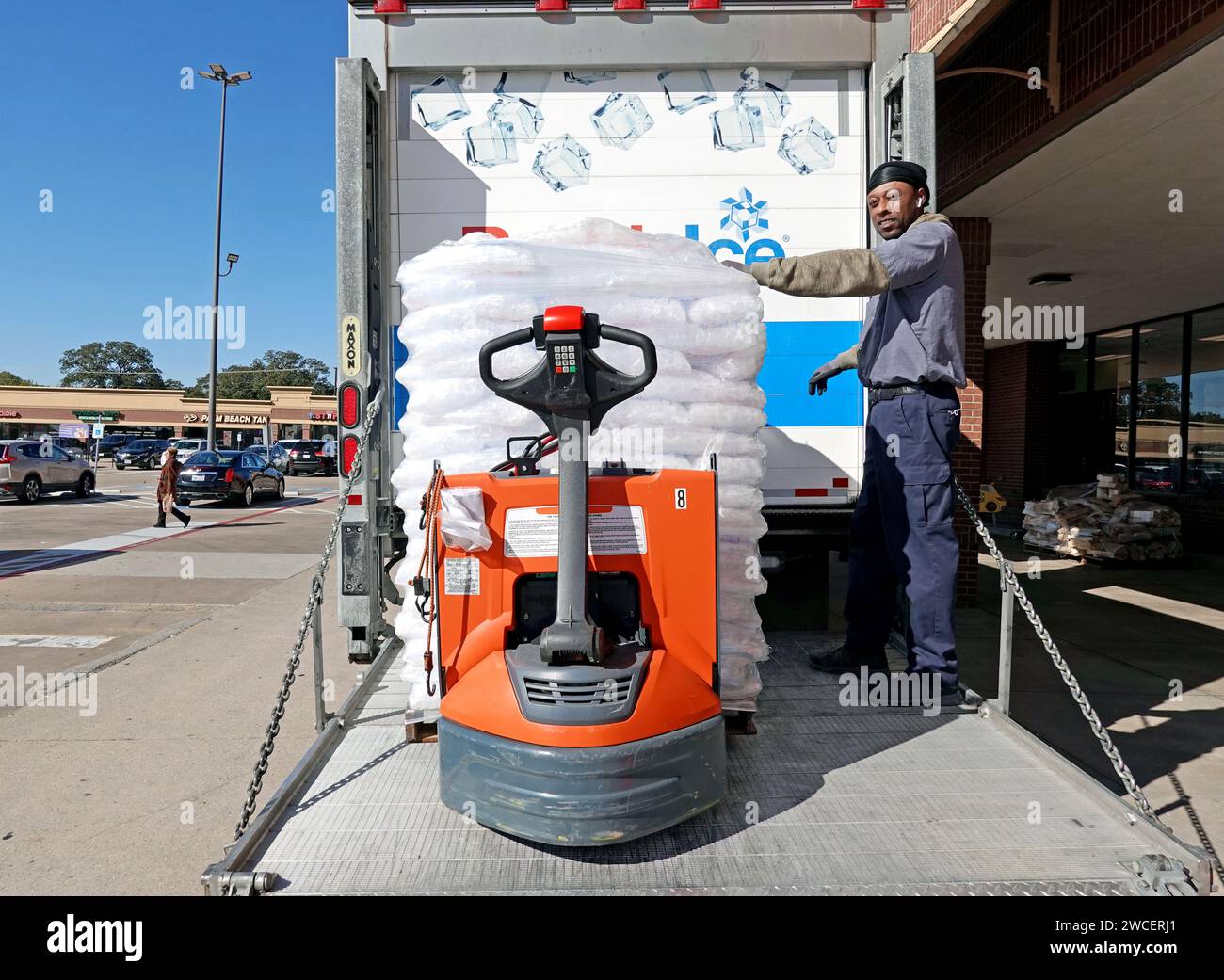 Reddy ice delivery truck hi-res stock photography and images - Alamy