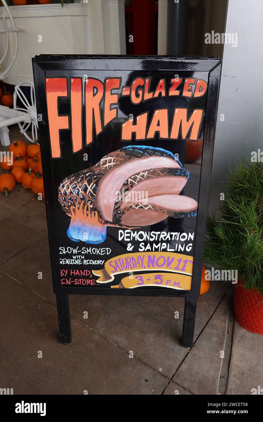 Fire glazed ham hi-res stock photography and images - Alamy