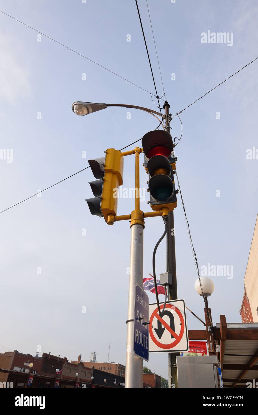 Vintage traffic light on Penn Avenue in Oberlin Kansas - May 2023 Stock ...