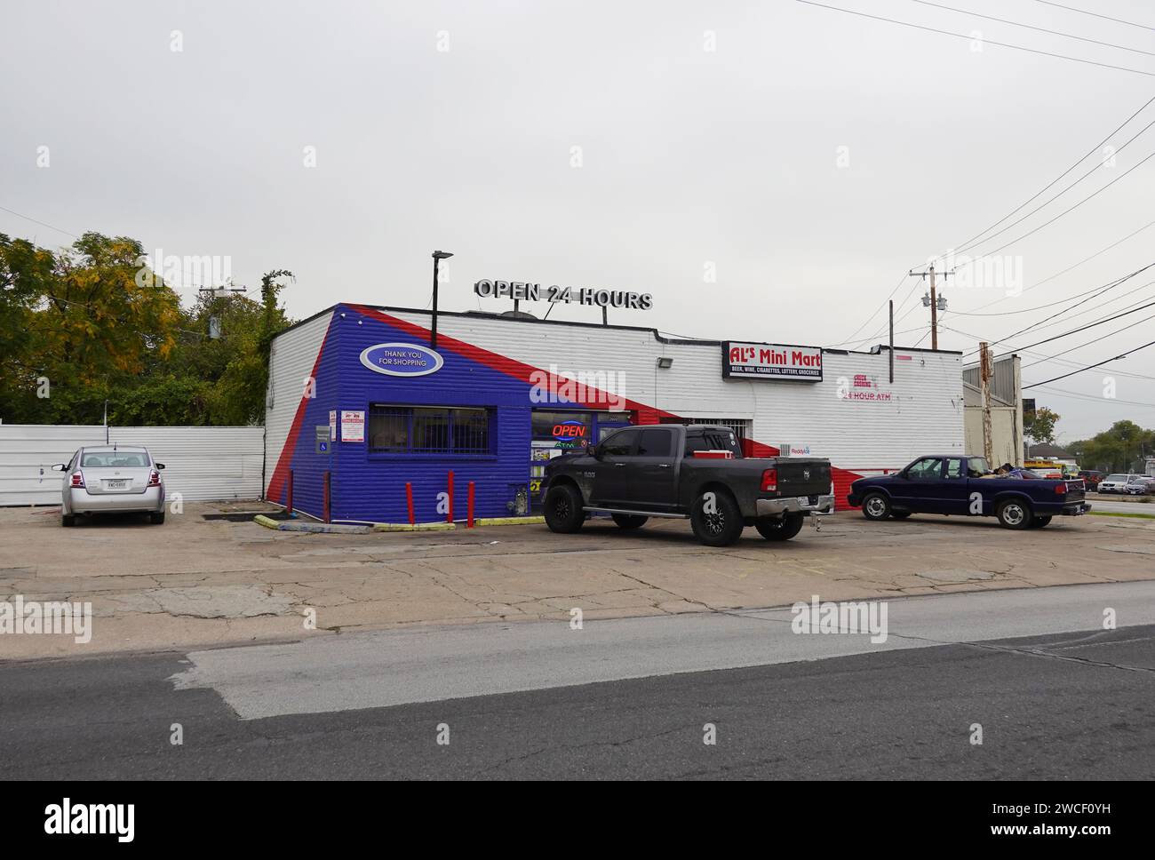 Pick up trucks parked outside of Al's Mini-Mart in Fort Worth Texas ...
