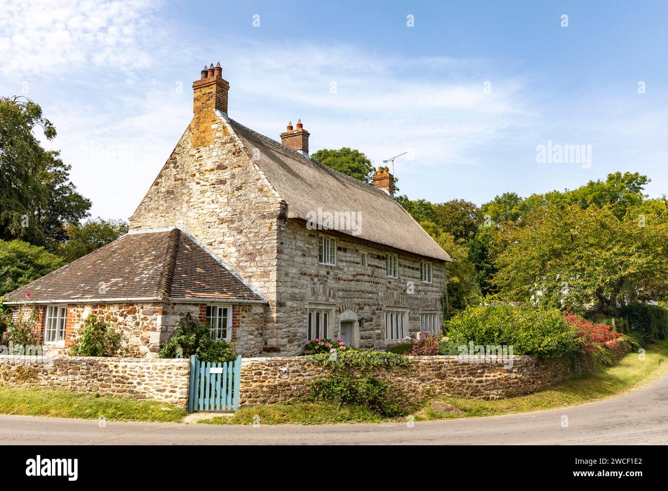 Detached country cottage hi-res stock photography and images - Alamy