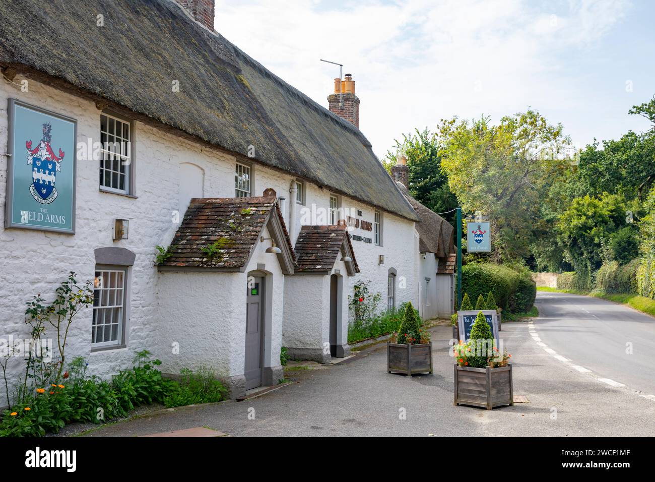 17th century inn pub sign hi-res stock photography and images - Alamy