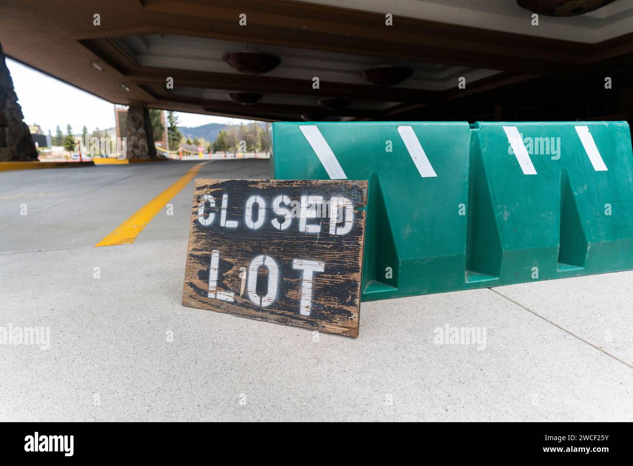 Sign parking lot no entry hi-res stock photography and images - Alamy