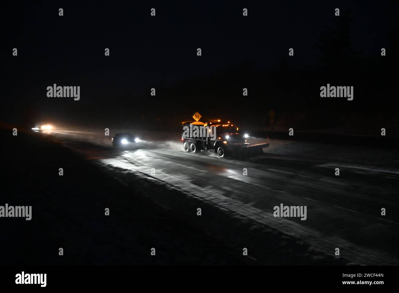 UNITED STATES: 01-15-2023: VDOT snow plows attempt to keep route 7 open ...