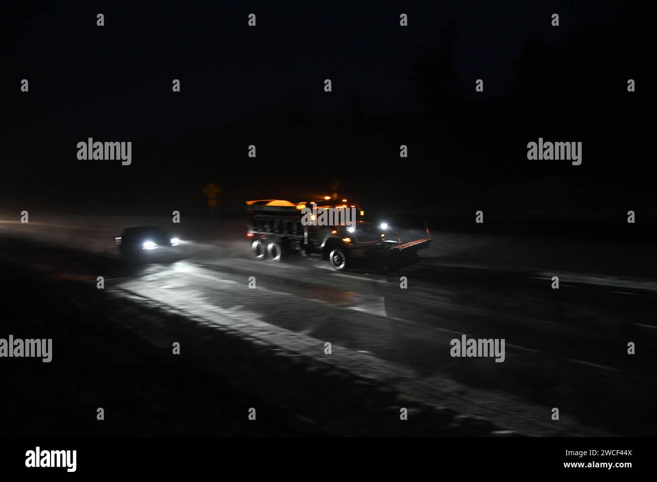 UNITED STATES: 01-15-2023: VDOT snow plows attempt to keep route 7 open ...