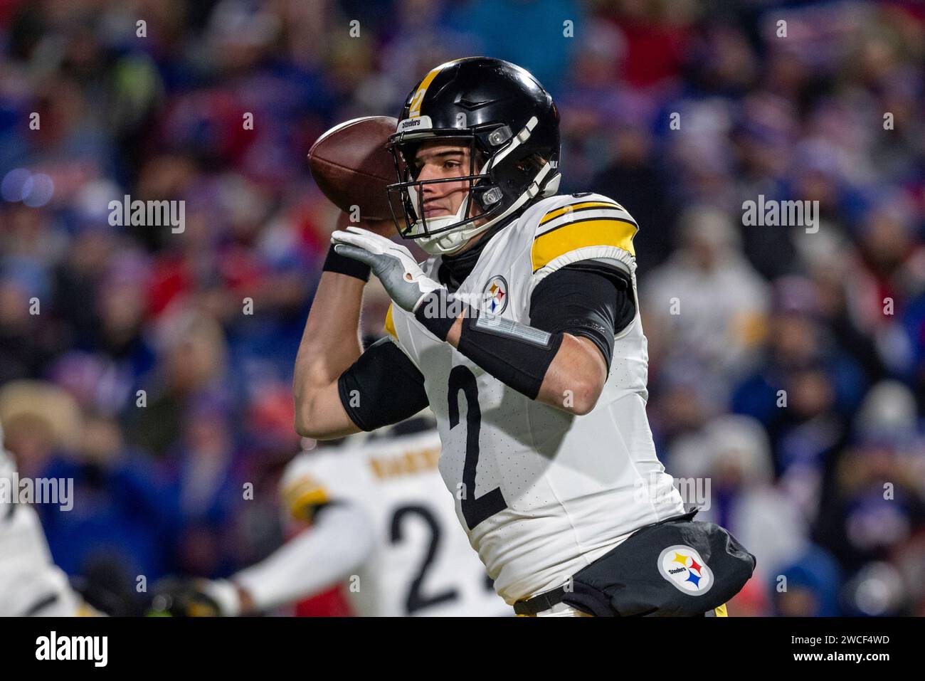 Pittsburgh Steelers quarterback Mason Rudolph (2) throws a pass during ...