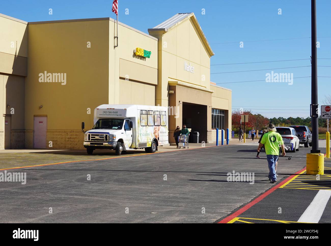 Walmart customers hi-res stock photography and images - Alamy