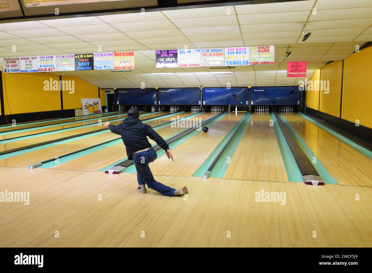 Gen z bowling hi-res stock photography and images - Alamy