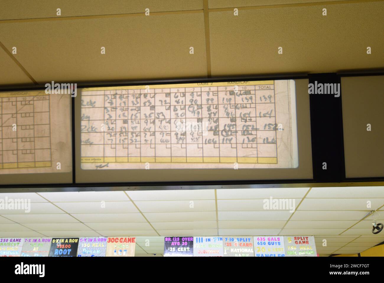 Manual bowling alley scoring hi-res stock photography and images - Alamy