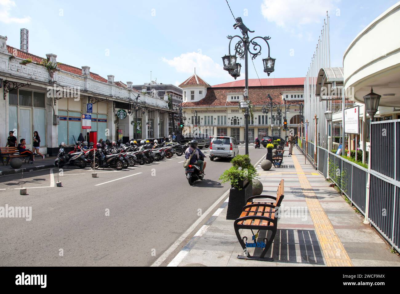 Street light poles hi-res stock photography and images - Alamy