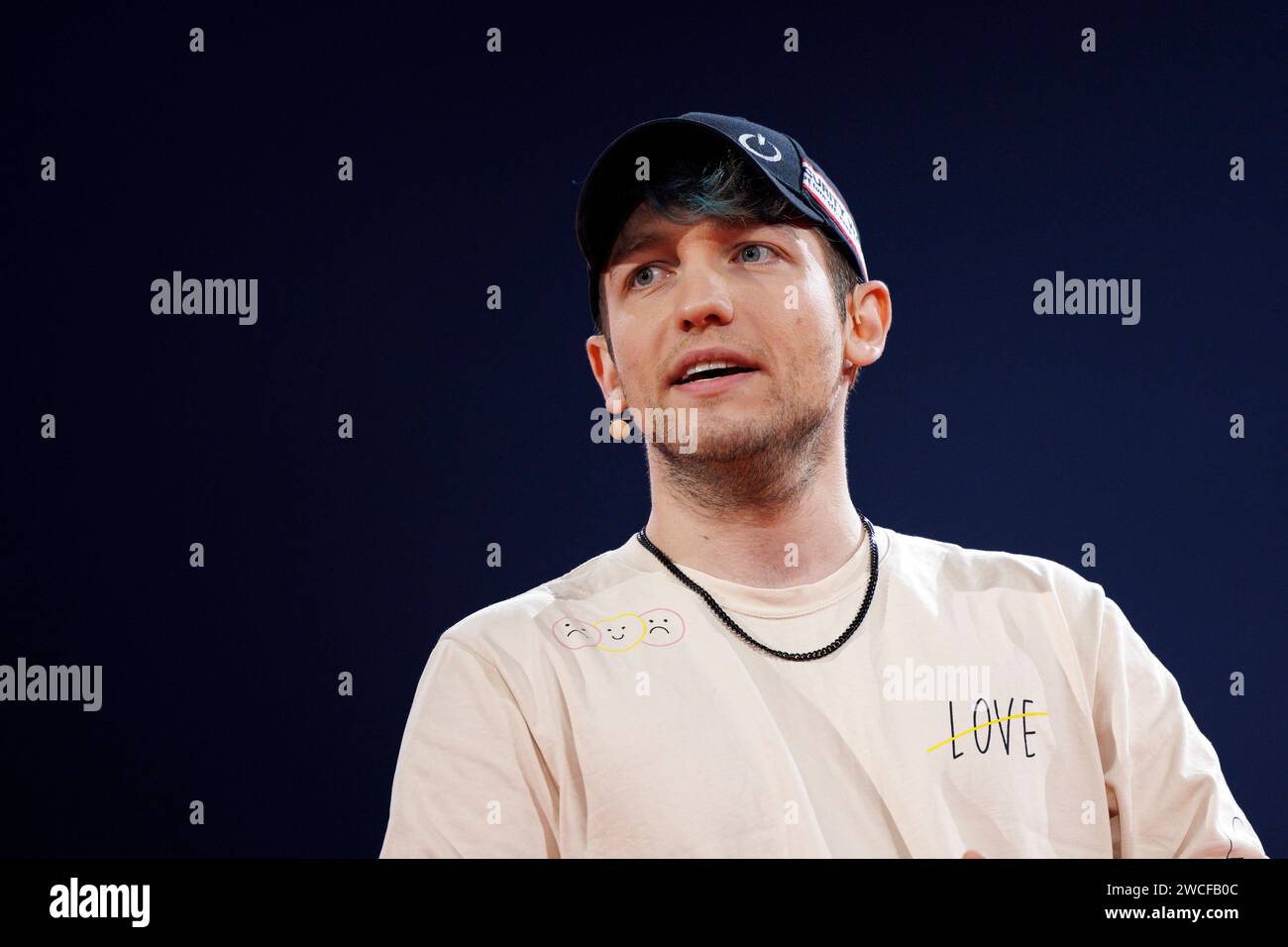 Influencer werbung hi-res stock photography and images - Alamy