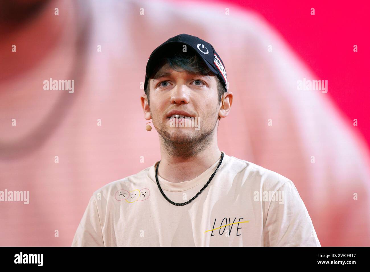 Youtuber Rezo bei seinem Vortrag Exposed: Wie Influencer ihre ...