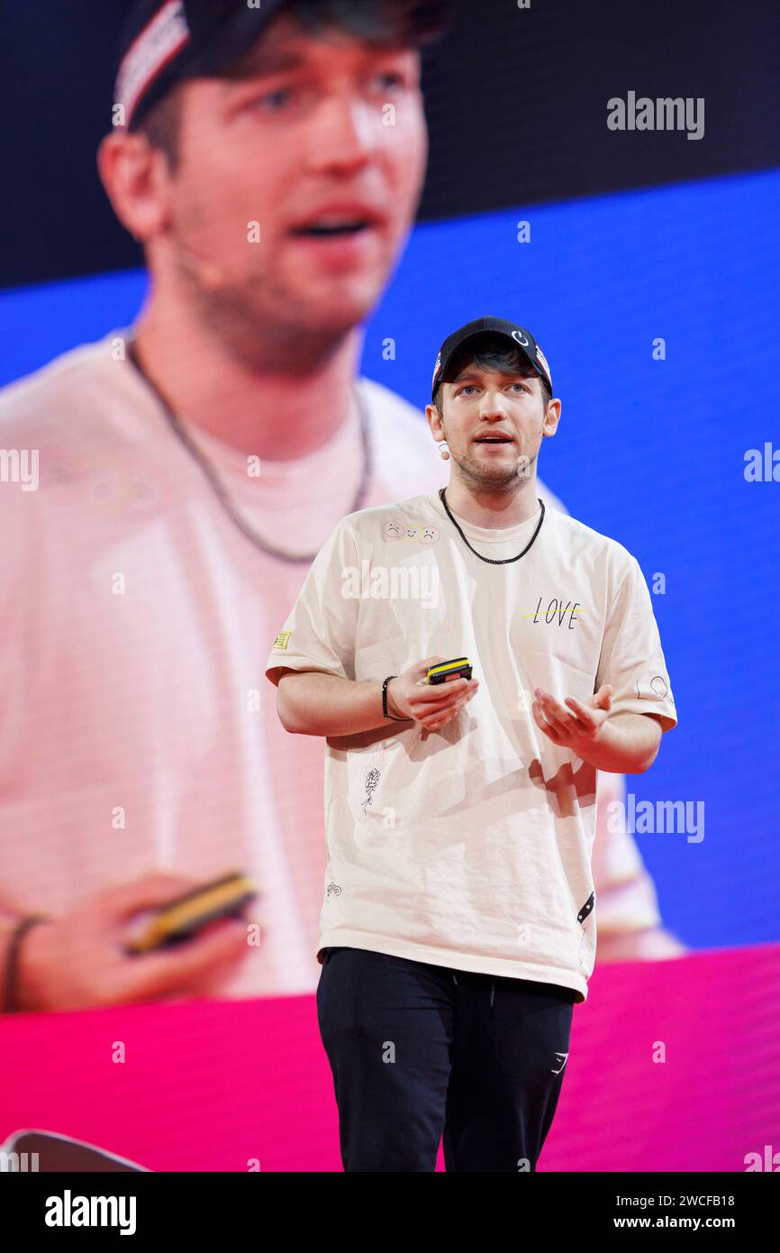 Youtuber Rezo bei seinem Vortrag Exposed: Wie Influencer ihre ...