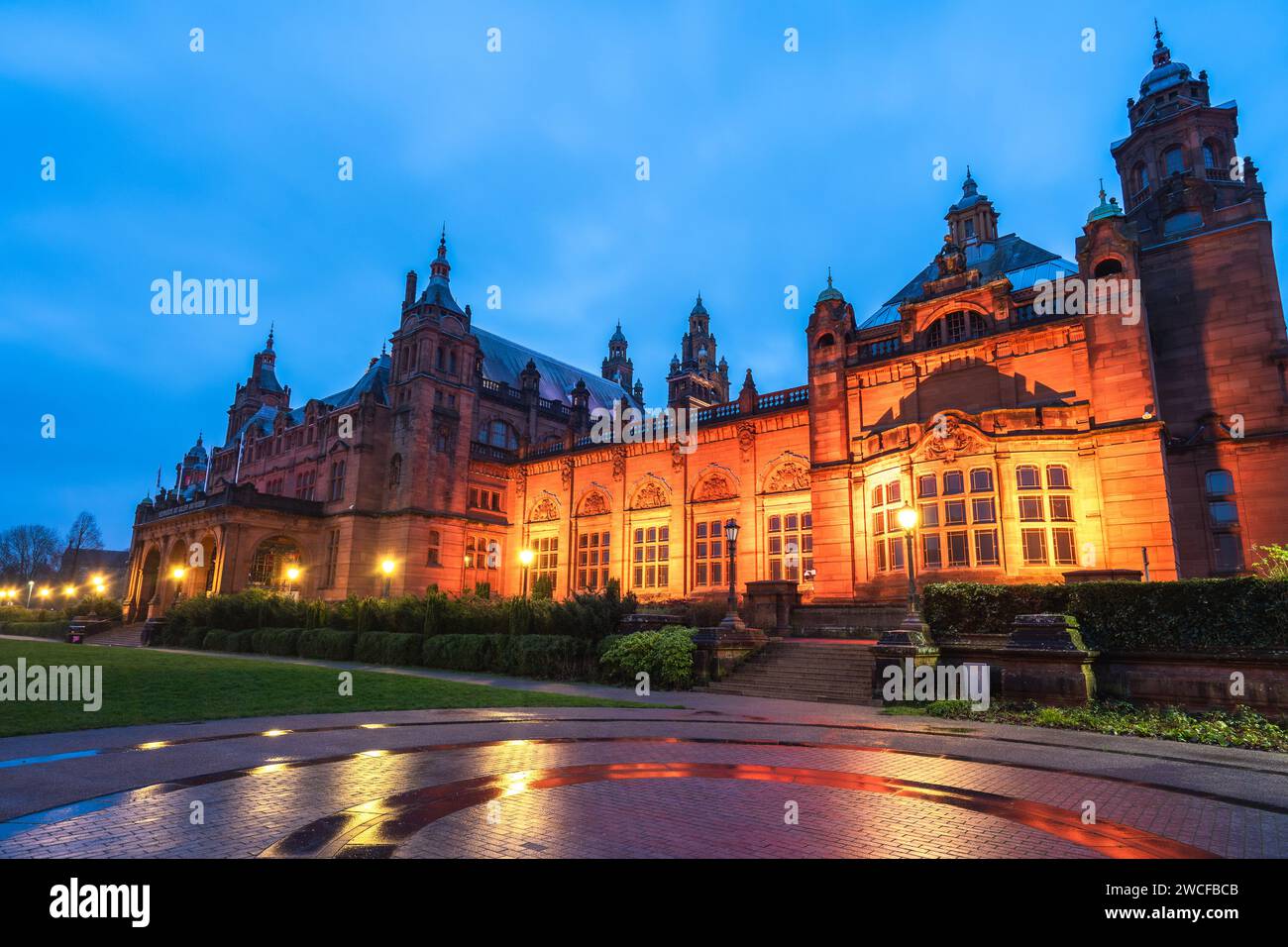 Night photography of the Kelvingrove Art Gallery and Museum. Glasgow ...