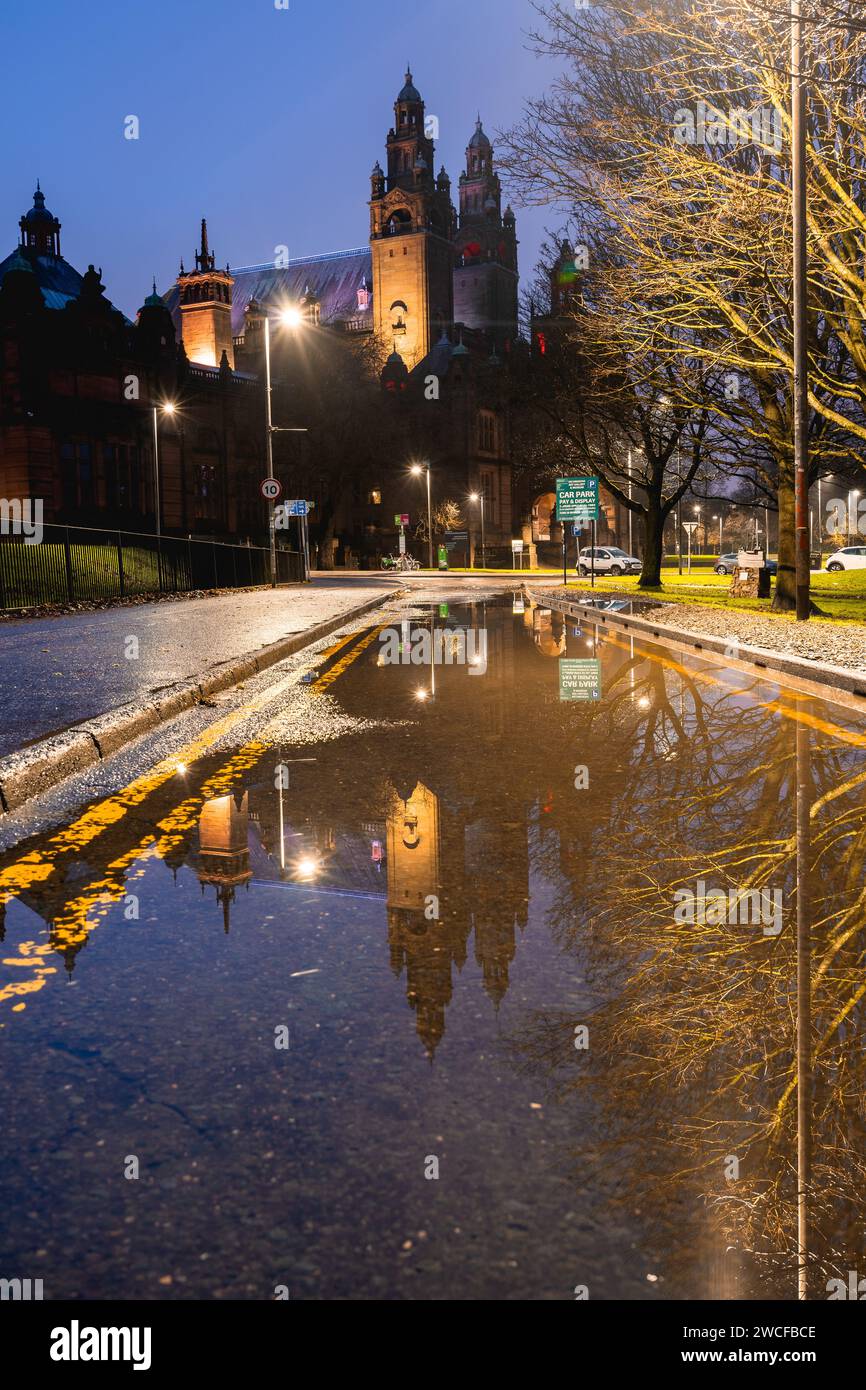 Night photography of the Kelvingrove Art Gallery and Museum. Glasgow ...