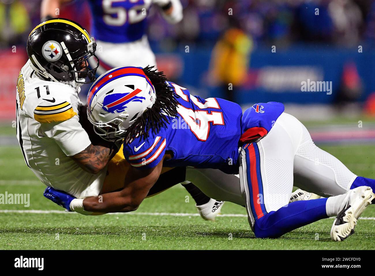 Buffalo Bills linebacker Dorian Williams (42) tackles Pittsburgh ...