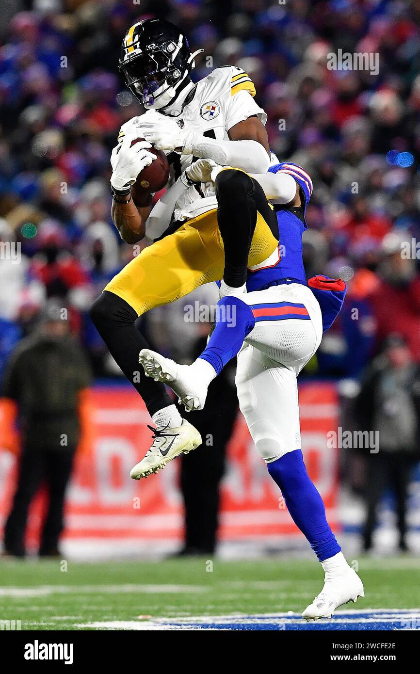 Pittsburgh Steelers wide receiver George Pickens (14) makes a catch against the Buffalo Bills ...