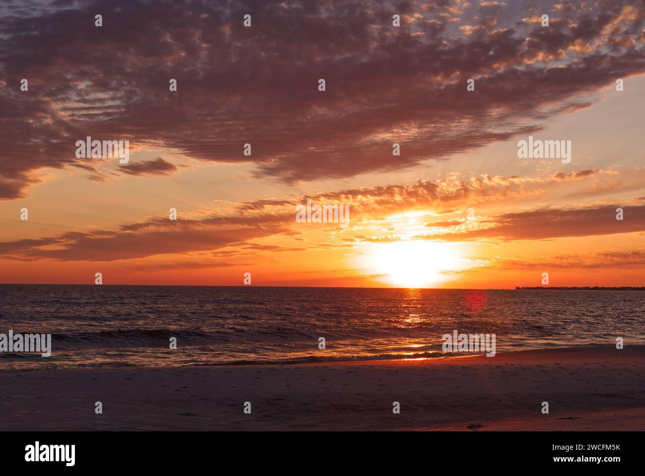 DAUPHIN ISLAND SUNSET MOBILE ALABAMA AREASOOTHING Stock Photo - Alamy