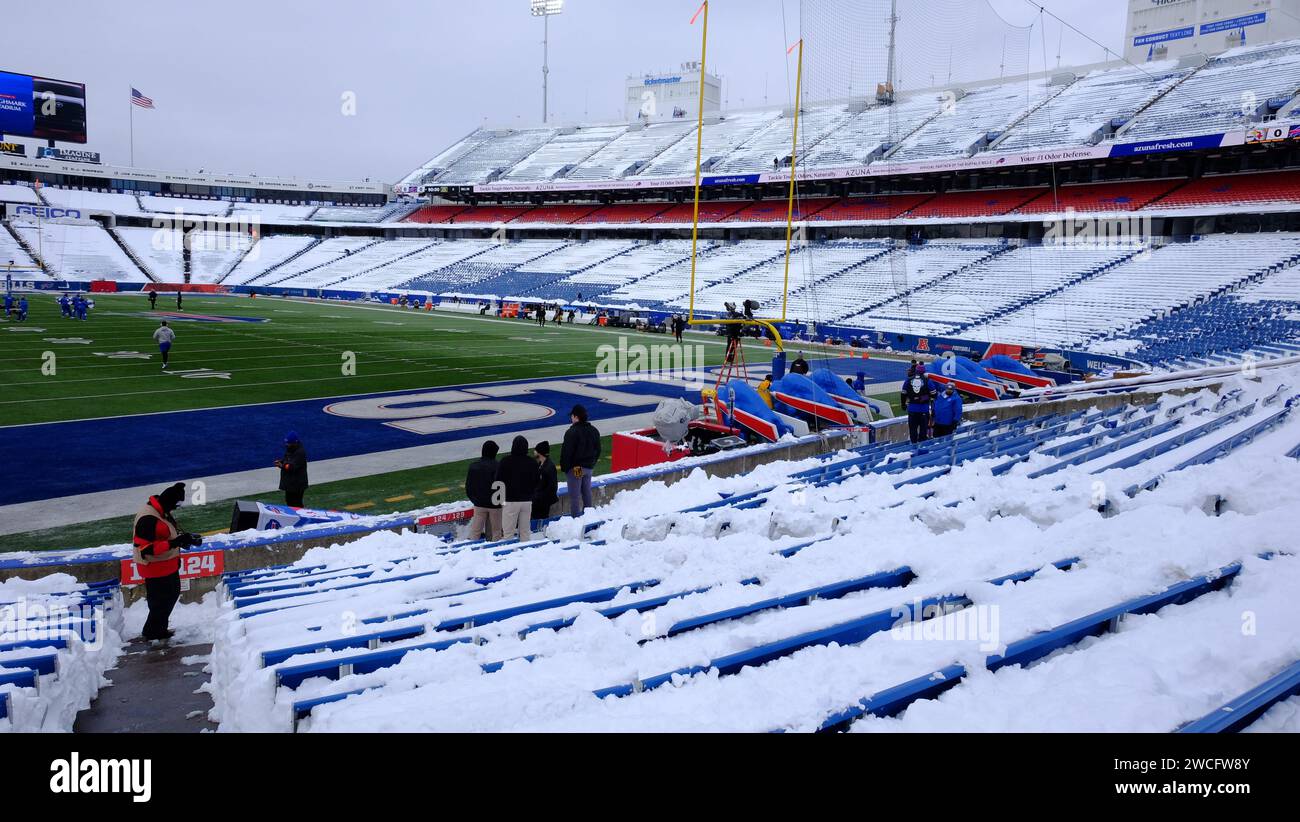 Buffalo, NY, USA. 15th Jan, 2024. Buffalo clearing the snow from the ...