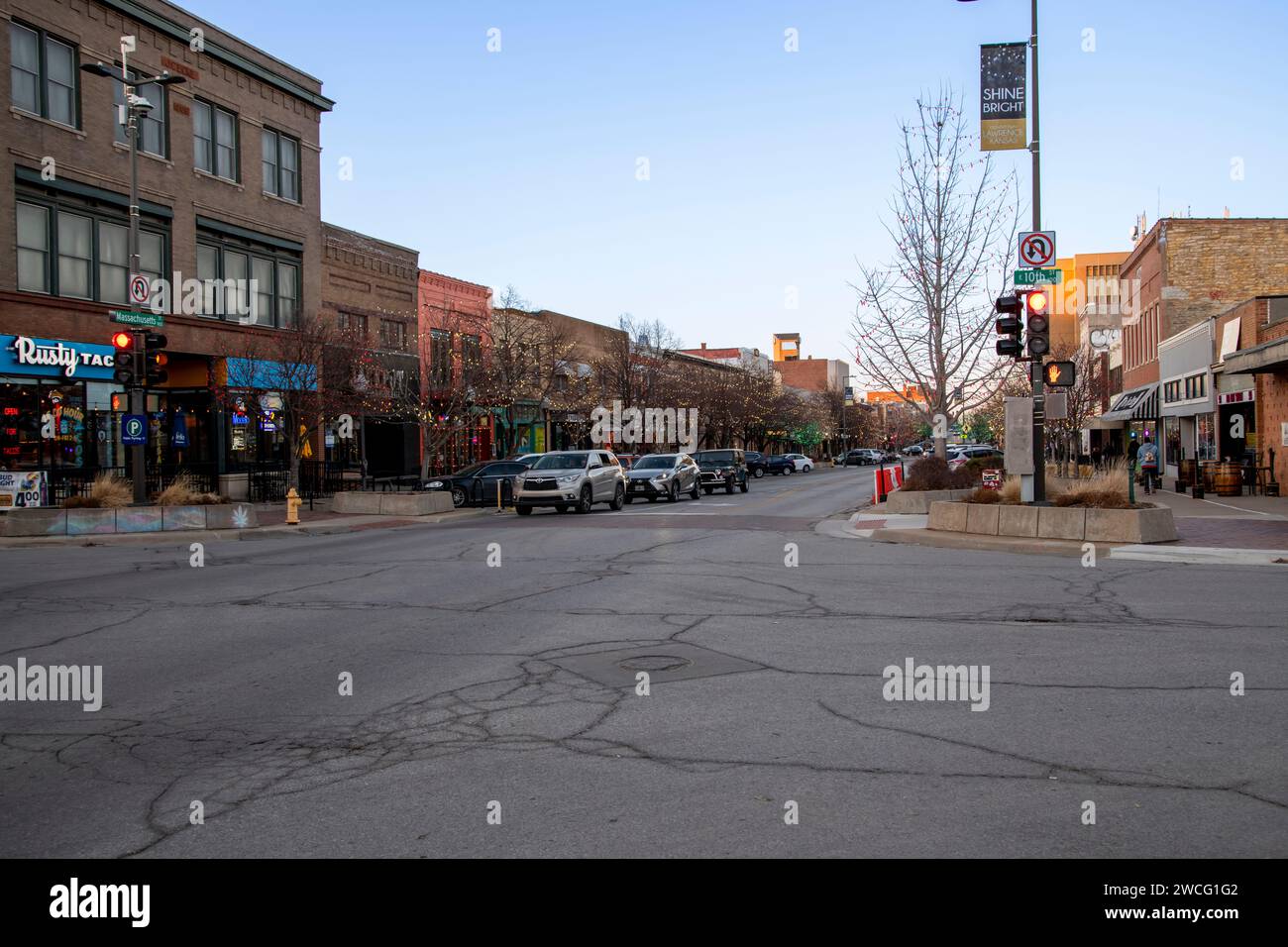 Downtown small local main street hi-res stock photography and images ...