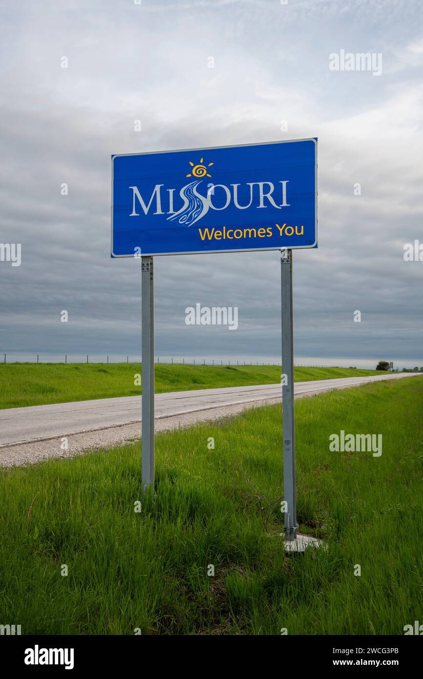 Missouri state welcome sign Stock Photo - Alamy