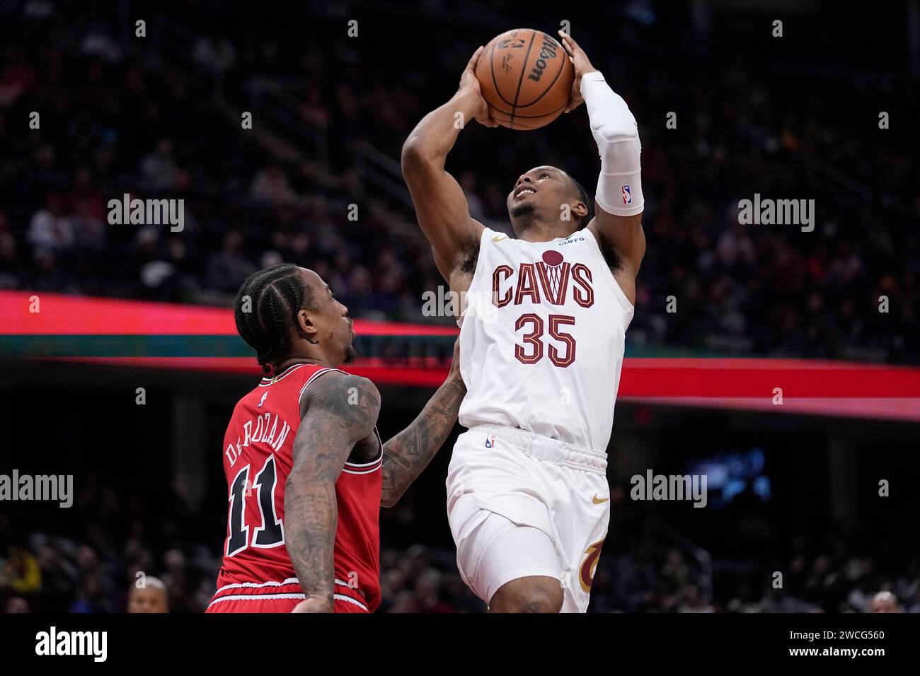 Cleveland Cavaliers forward Isaac Okoro (35) shoots over Chicago Bulls ...