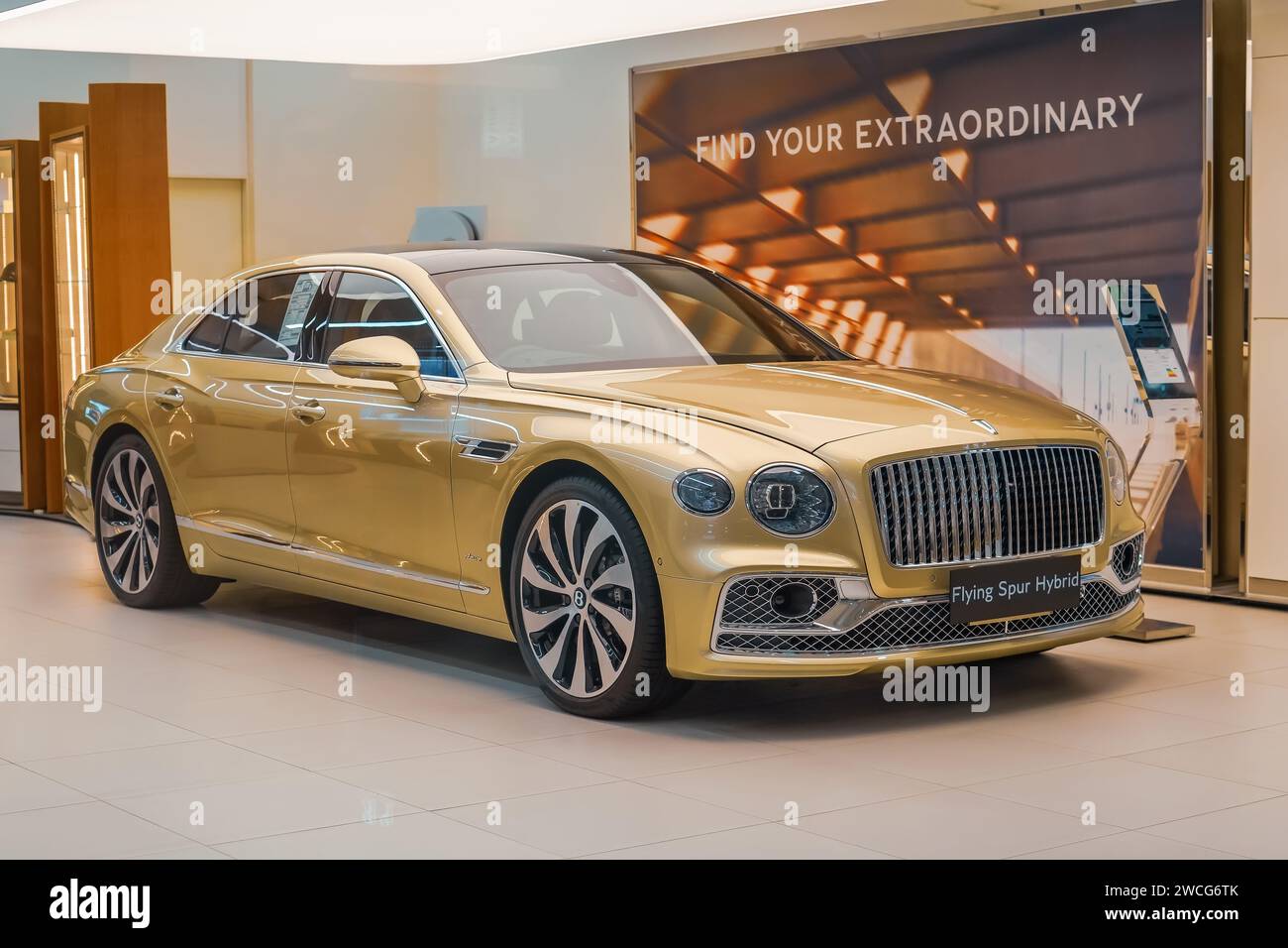 Gold bentley car hi-res stock photography and images - Alamy