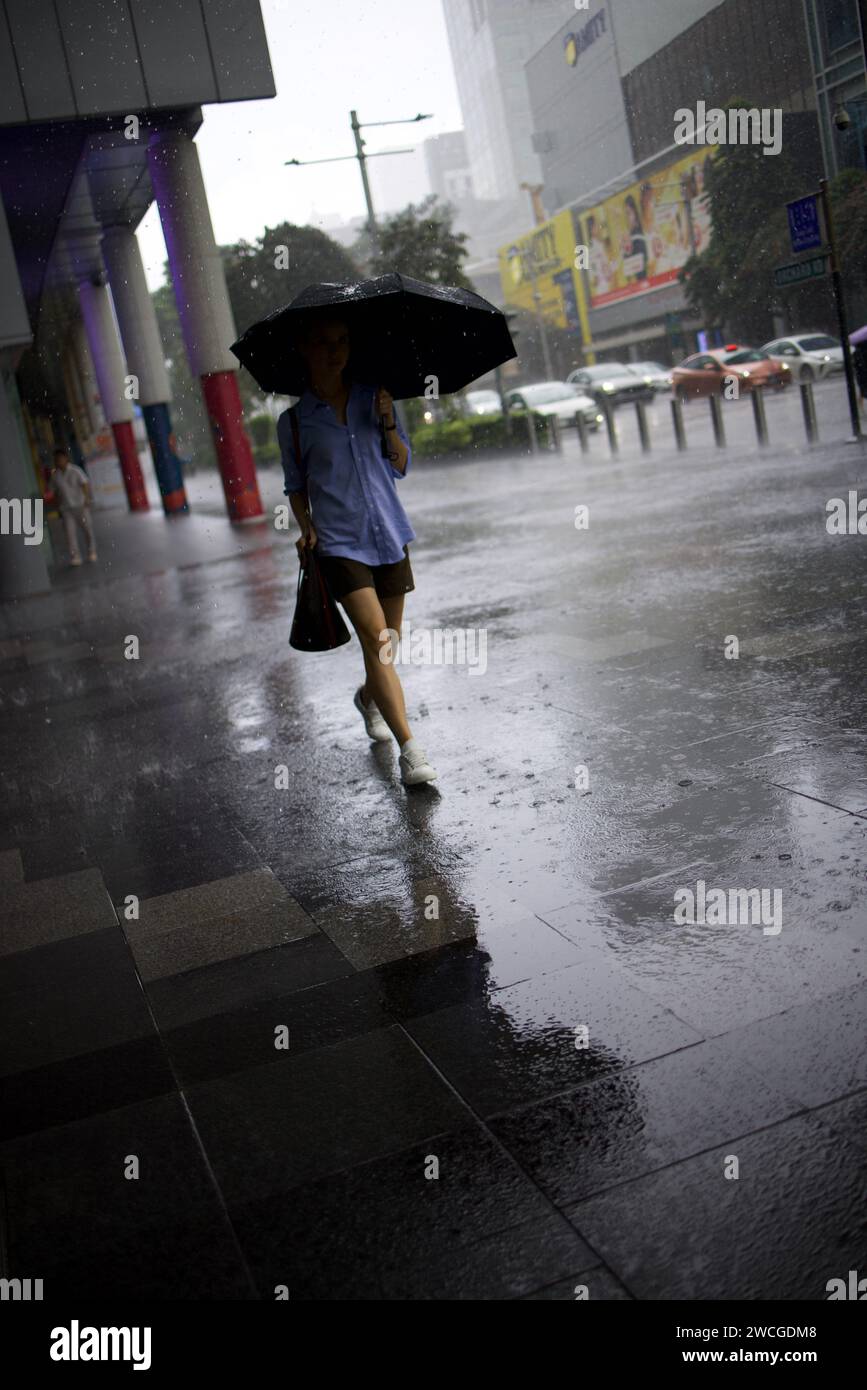 Rain for the shoppers at Orchard Road Stock Photo - Alamy
