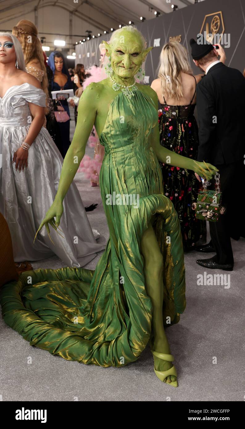 Drag Artists Princess Poppy From Rupauls Grag Race Walks The Red