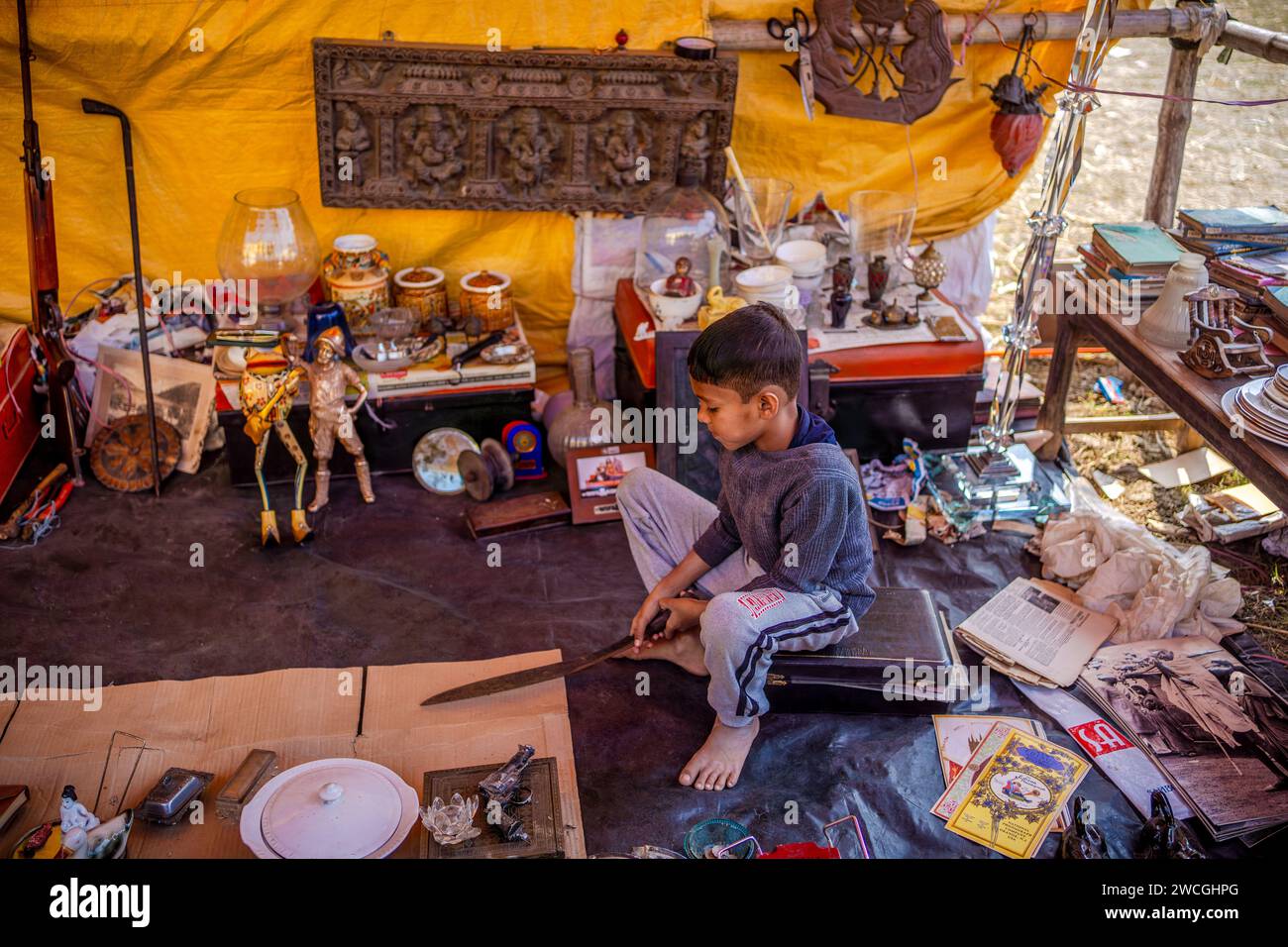 Dagger boy hi-res stock photography and images - Alamy