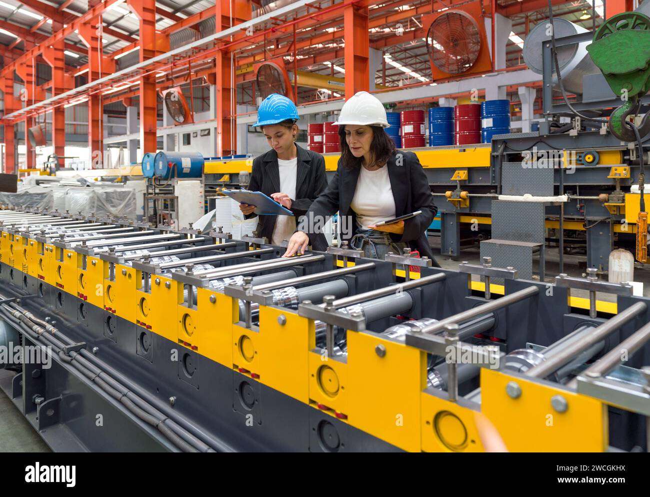 Operate and machinery hi-res stock photography and images - Alamy