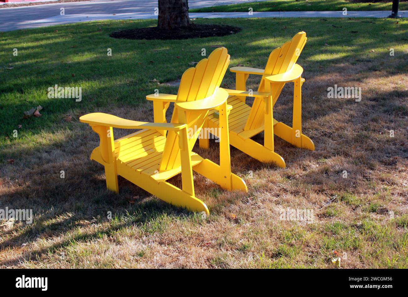 Bright yellow outdoor seating hi-res stock photography and images - Alamy