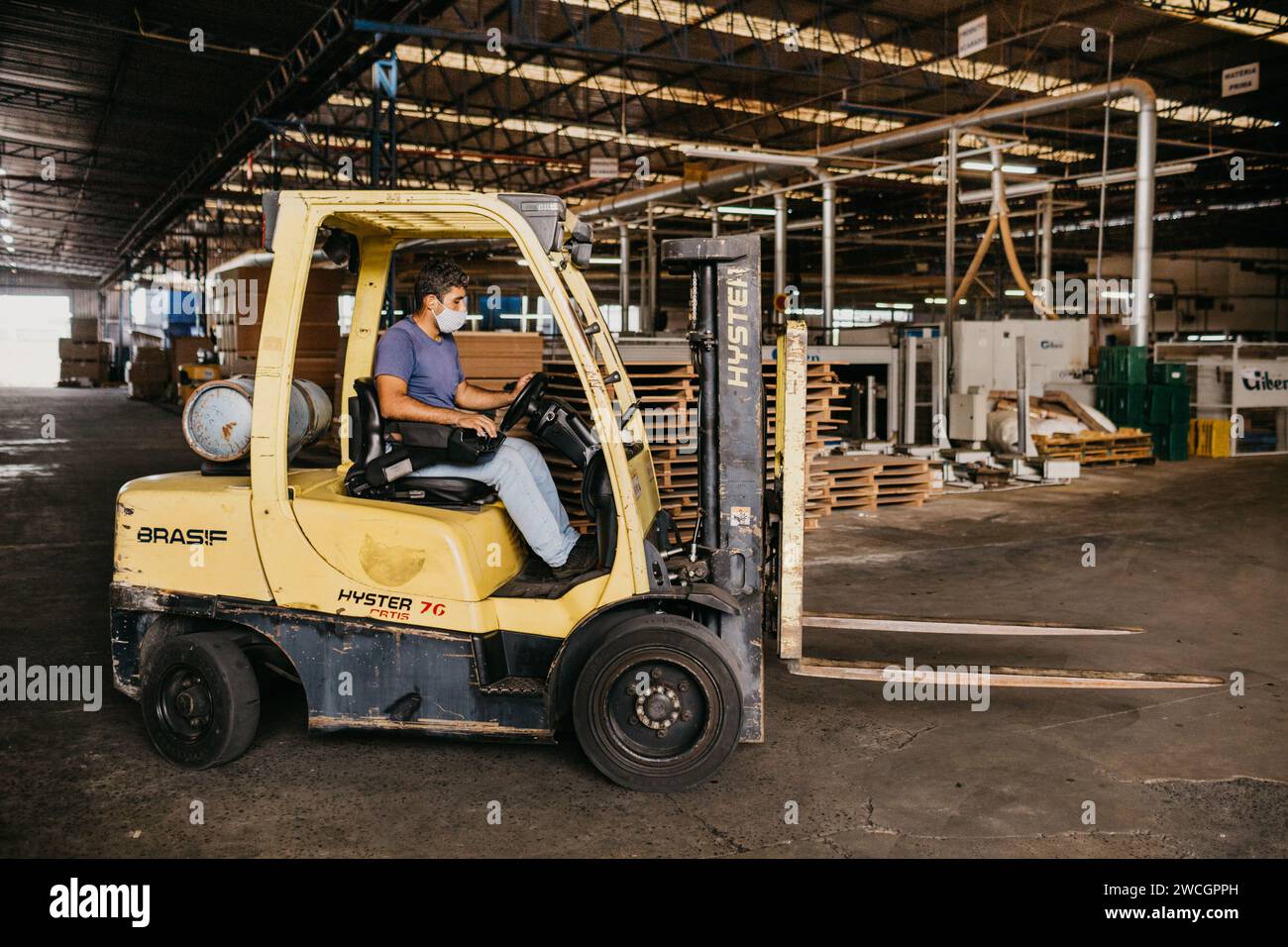 Worker operating a forklift hi-res stock photography and images - Alamy