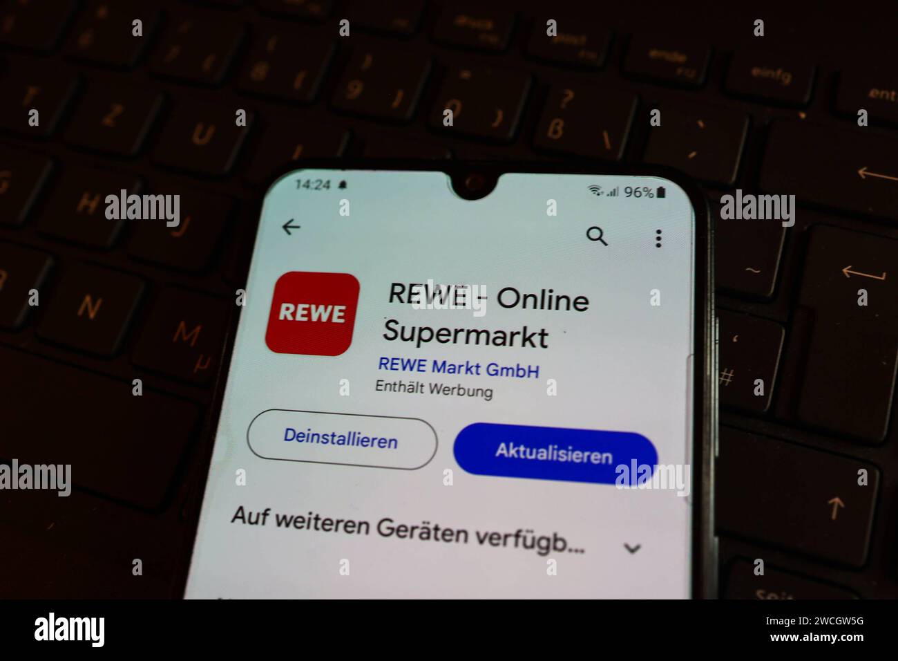 REWE App auf dem Handy *** REWE app on your cell phone Copyright ...
