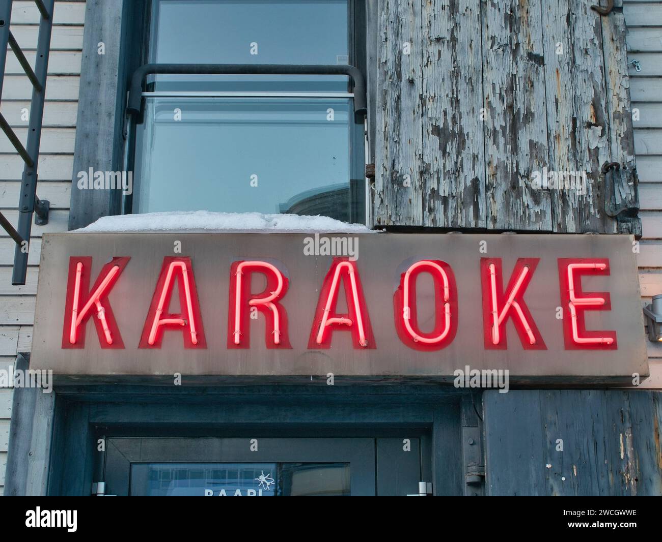 Sign advertising karaoke night outside hi-res stock photography and ...