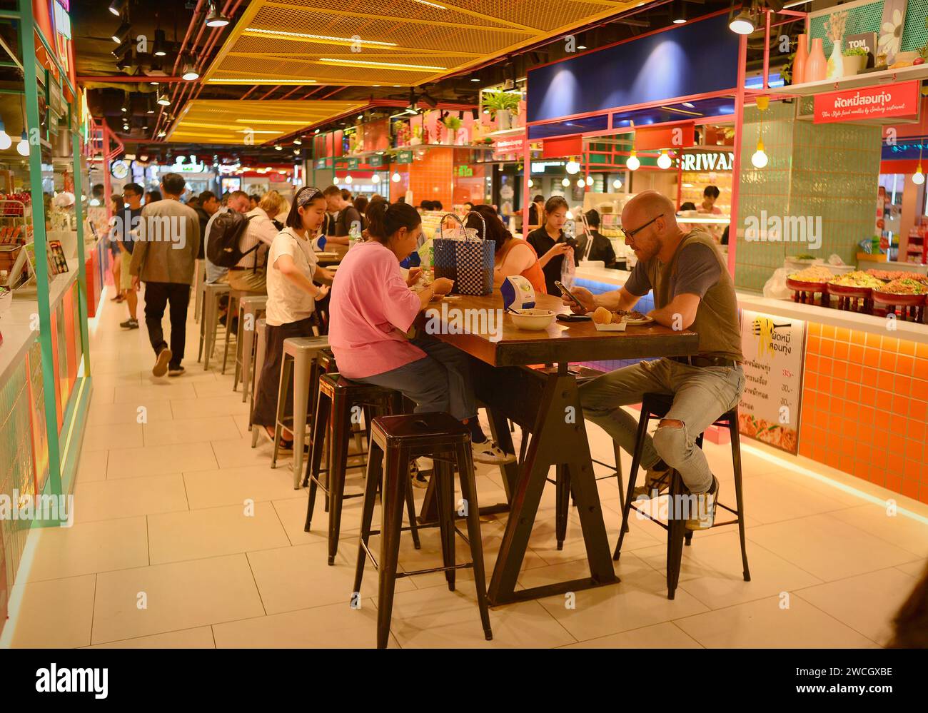 Restaurant food court mall hi-res stock photography and images - Alamy