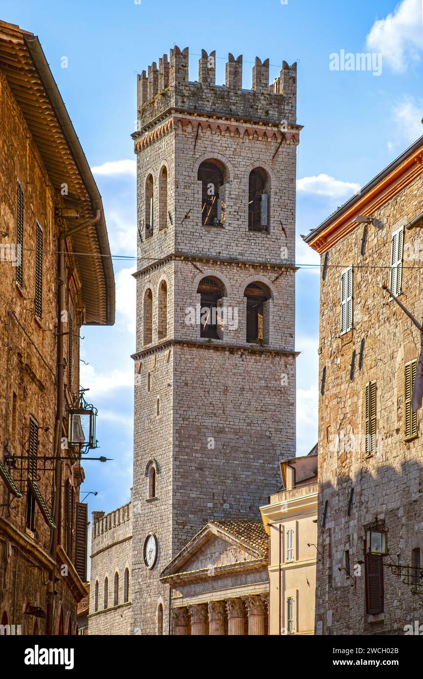 Assisi, Umbria, Italy - Torre del Popolo in Square Piazza del Comune ...