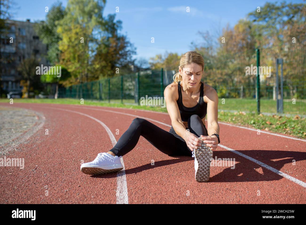 Leg stretches for flexibility hi-res stock photography and images - Alamy