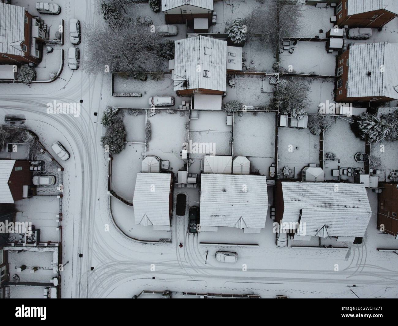 Fresh snow covers the roads and footpaths during snowfall in Lee Park ...