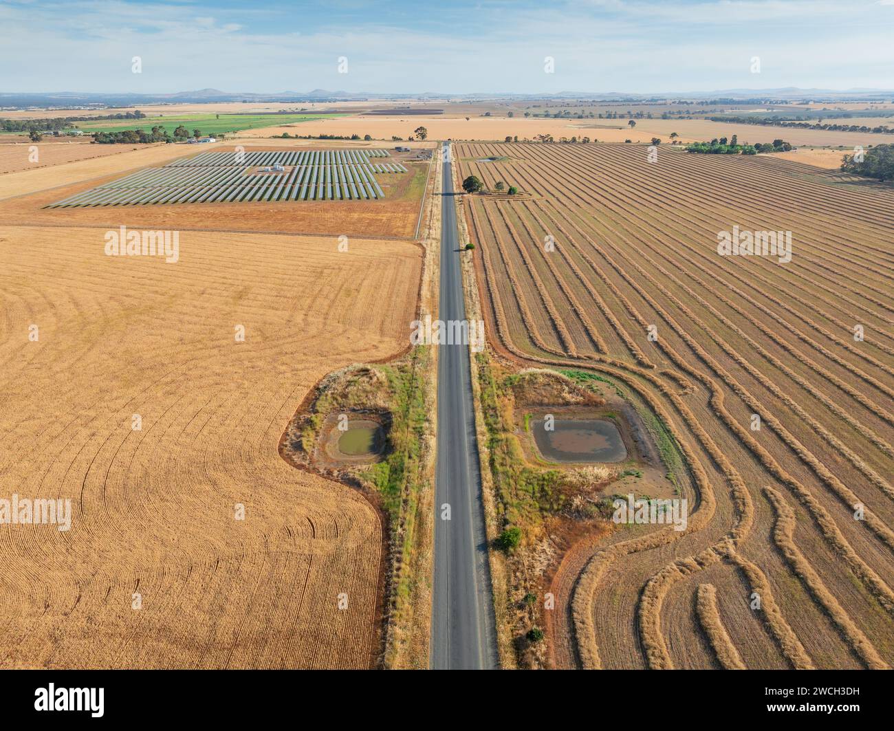 Farms and country roads hi-res stock photography and images - Alamy