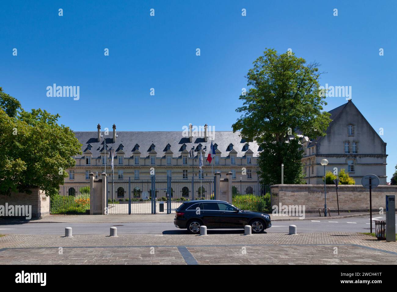 Regional government office hi-res stock photography and images - Alamy