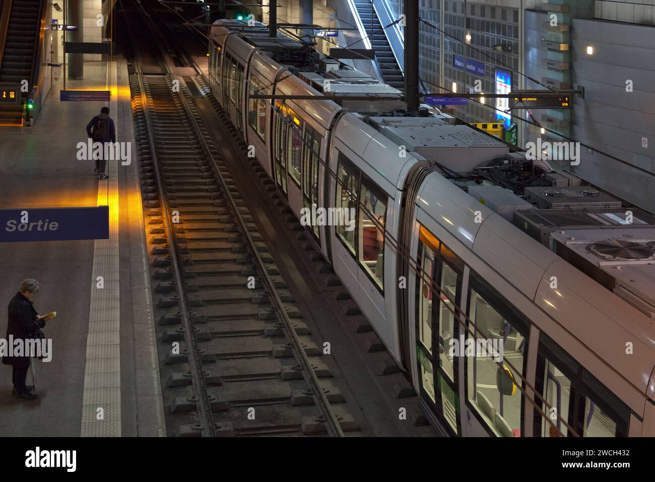 Rouen station hi-res stock photography and images - Alamy
