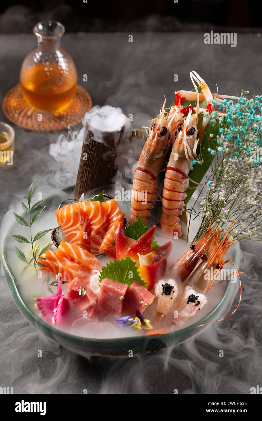 authentic japanese sashimi platter ，fresh sashimi set on ice, Japanese ...
