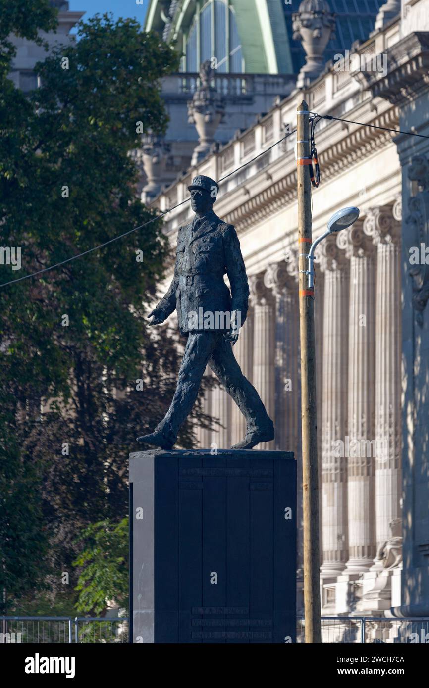 Paris, France - September 07 2016: Statue of Général De Gaulle at Place ...