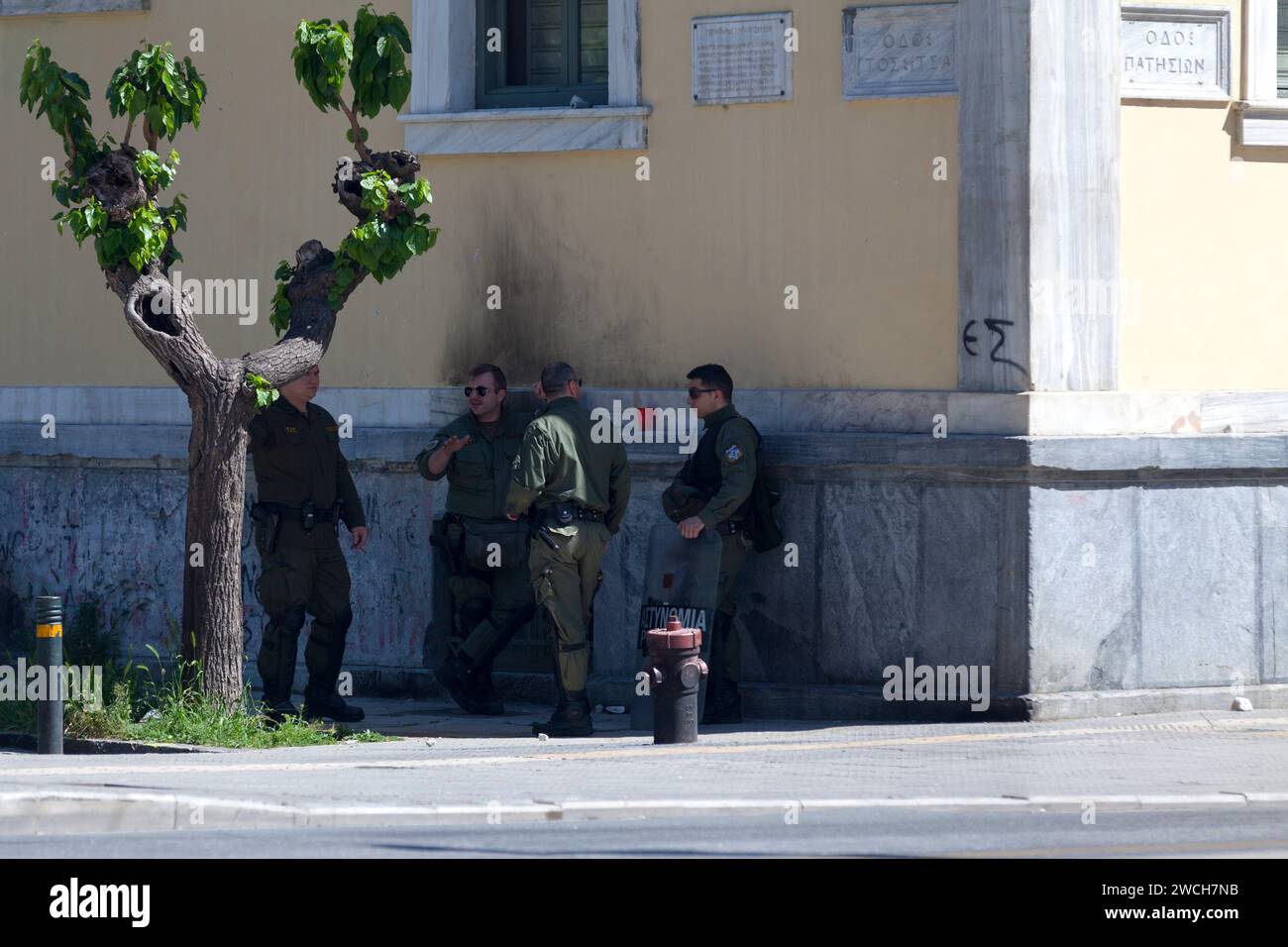 Monades apokatastasis taksis hi-res stock photography and images - Alamy