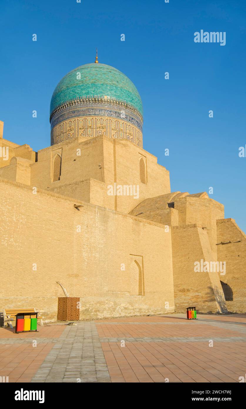 Kalan Mosque (Masjid-i Kalan) and Kalan Minaret of Po-i-Kalan (Poi ...
