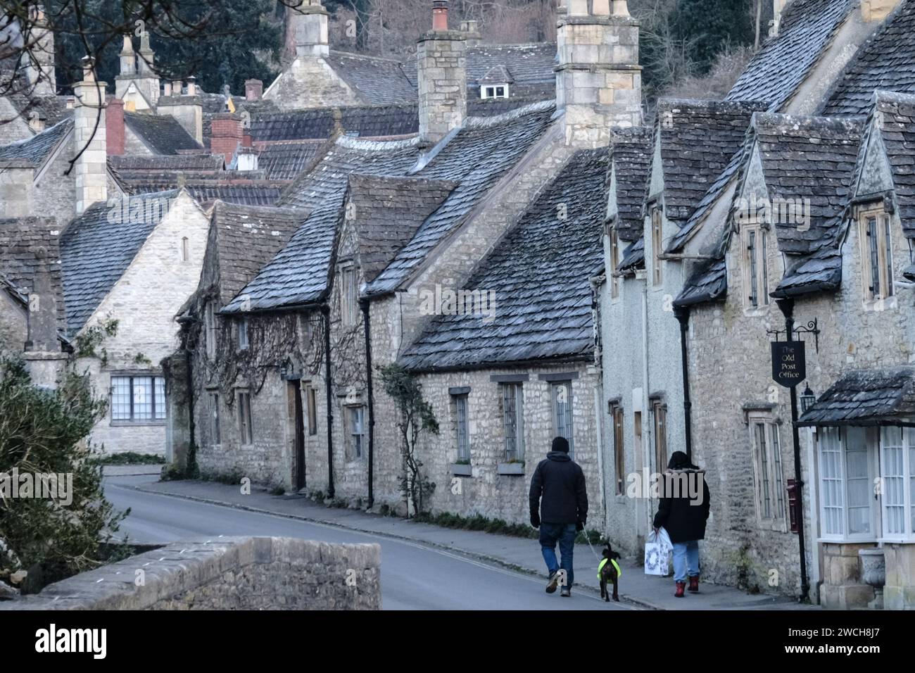 Castle Combe, Wiltshire, UK. 16th Jan, 2023. An overnight temperature ...