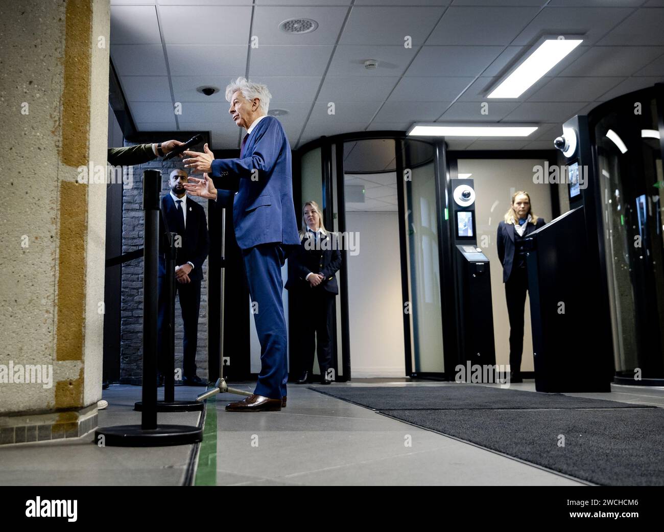 THE HAGUE - Informer Ronald Plasterk arrives for follow-up discussions ...